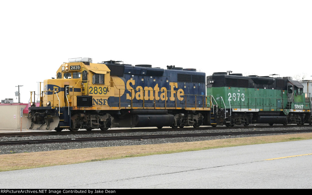 Fallen Flag Geeps at work in Dallas BNSF 2839 BNSF 2873